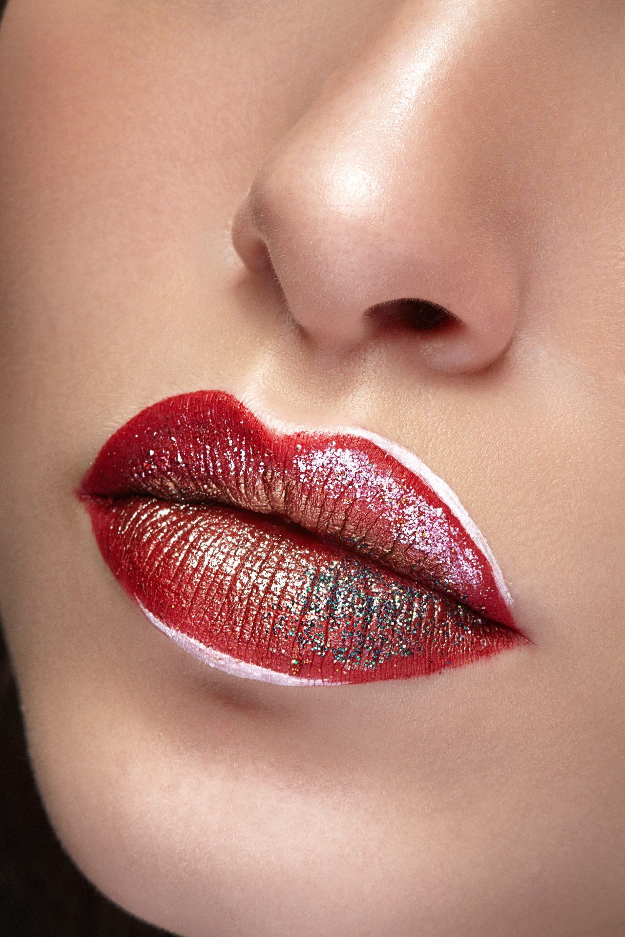 Glitter lips in PROFESSIONAL MAKEUP ARTISTRY - Hydro International College